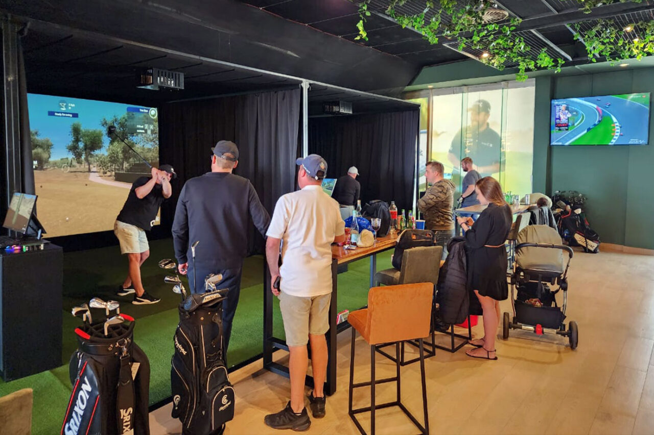 Golf Bar - Premium Indoor Golf Experience