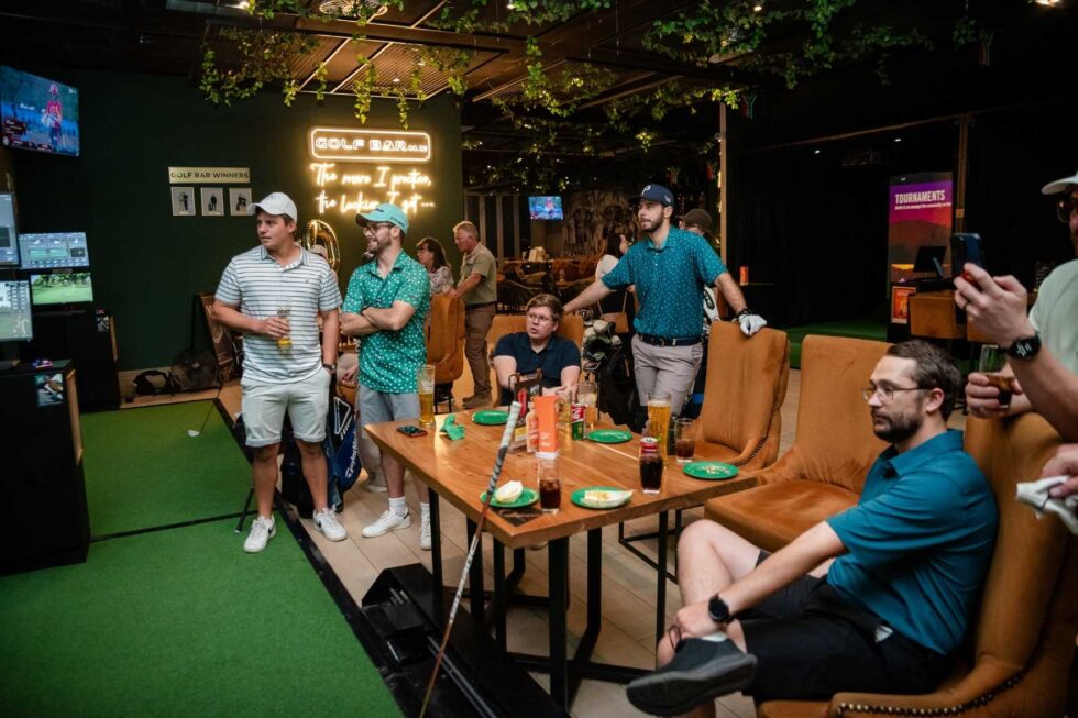 Golf Bar - Premium Indoor Golf Experience