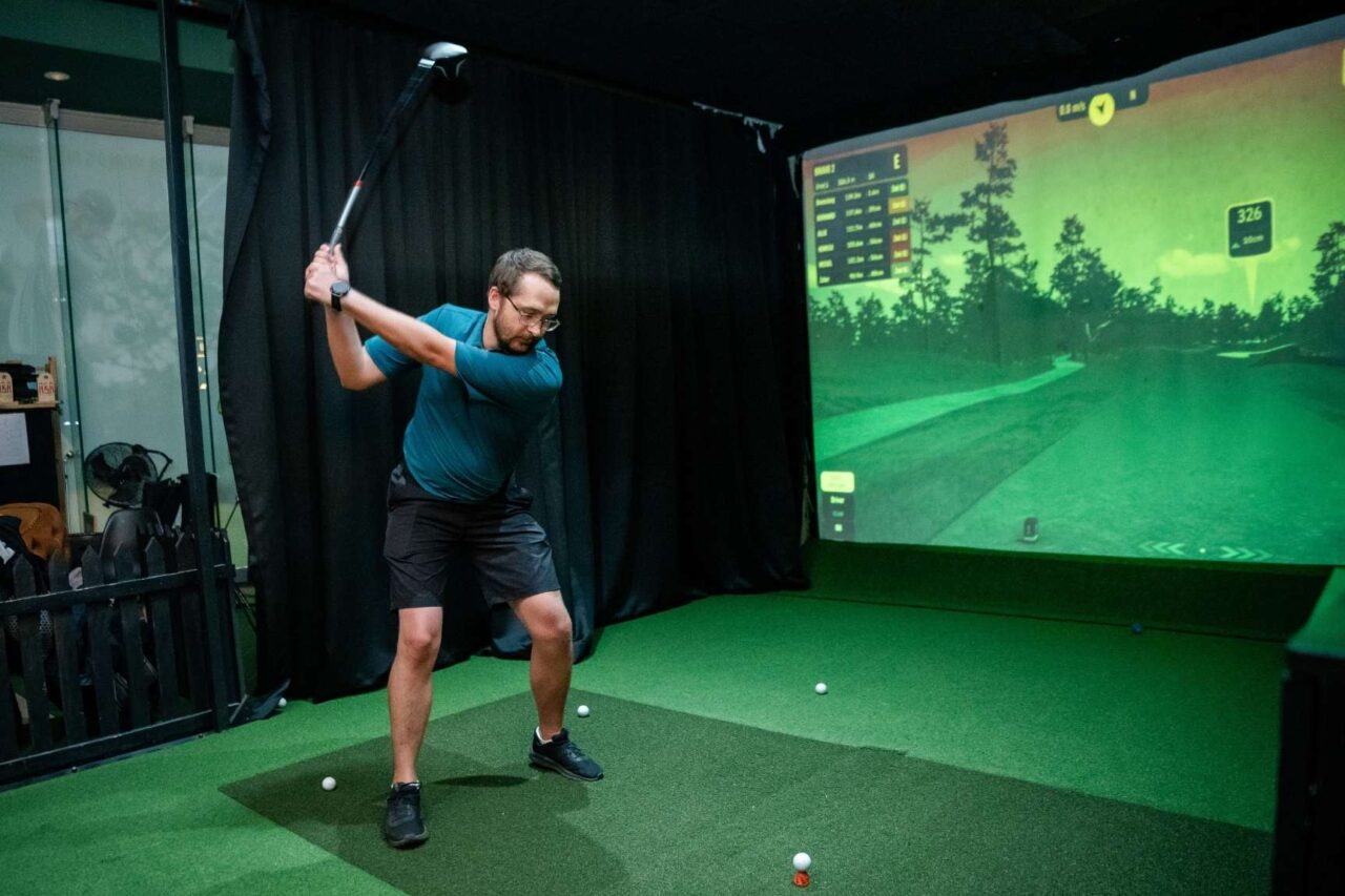 Golf Bar - Premium Indoor Golf Experience